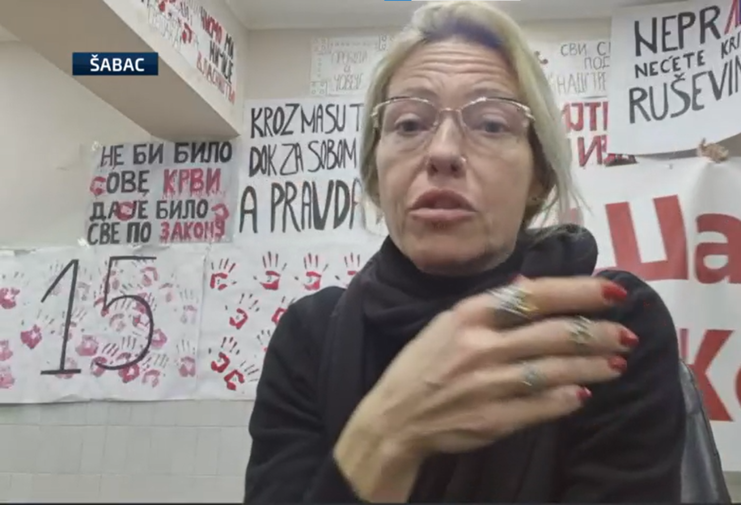 Profesorka skočila na haubu automobila da spasi dečaka koji je bio u blokadi u Šapcu - Naslovi.net