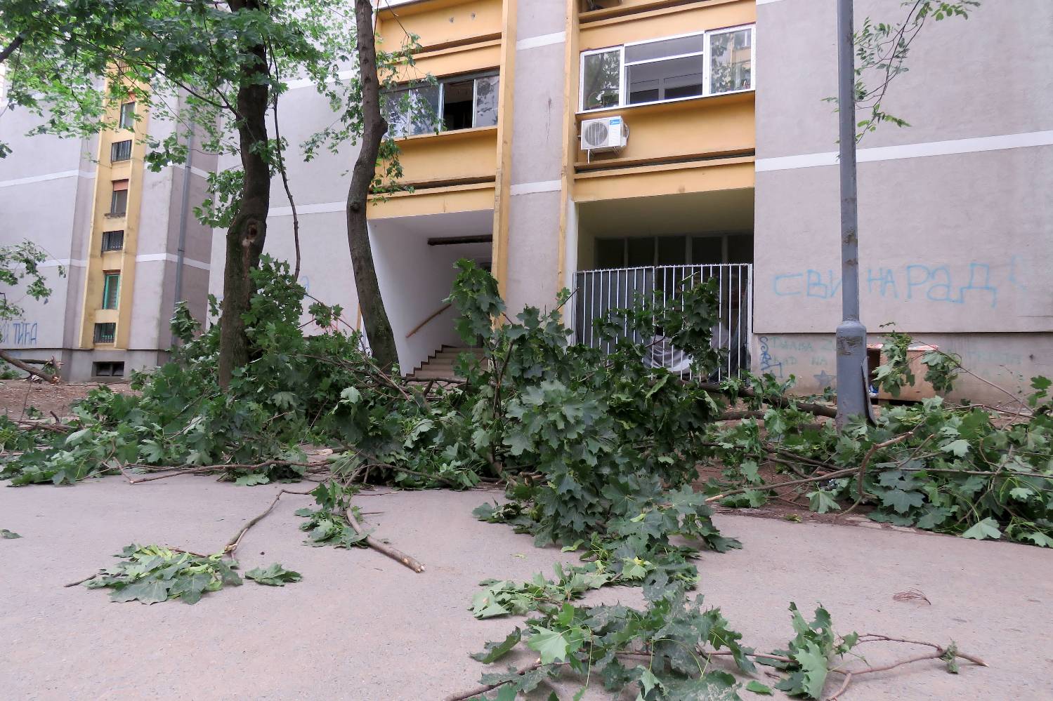 Novo nevreme nad Srbijom, jak vetar, kiša i grad širom zemlje - Naslovi.net