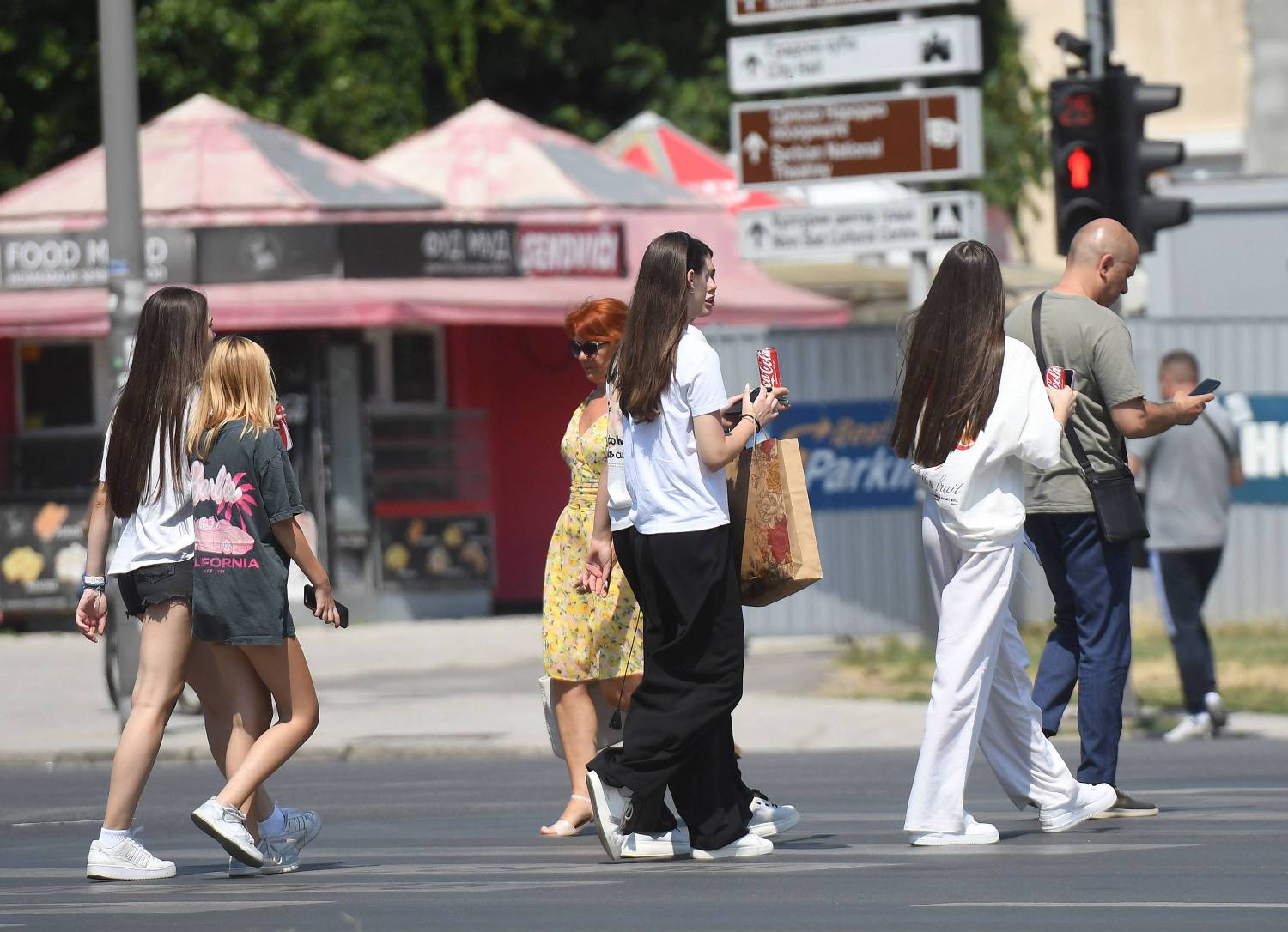 U Srbiji sutra ujutru umereno oblačno tokom dana pretežno sunčano i toplo, do 36 stepeni ...