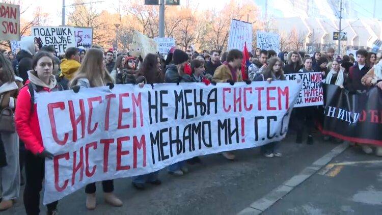 Studenti i danas odali počast poginulima u Novom Sadu - Naslovi.net