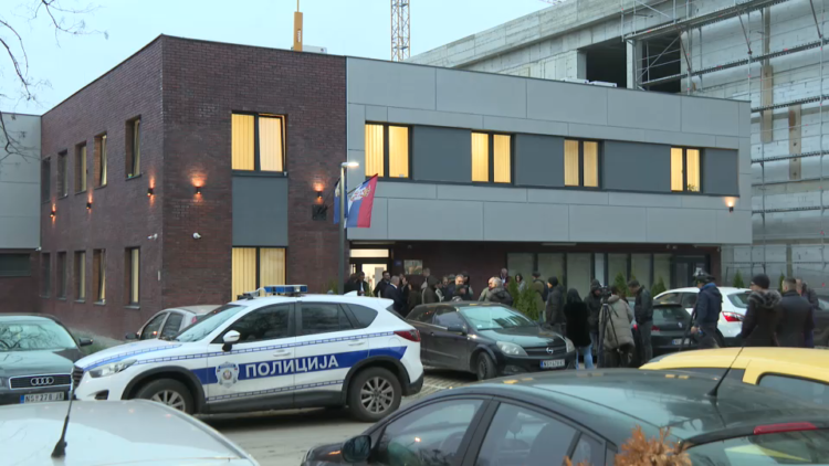 Uhapšen osumnjičeni za vređanje i napad na studente ispred FTN u Novom Sadu - Naslovi.net