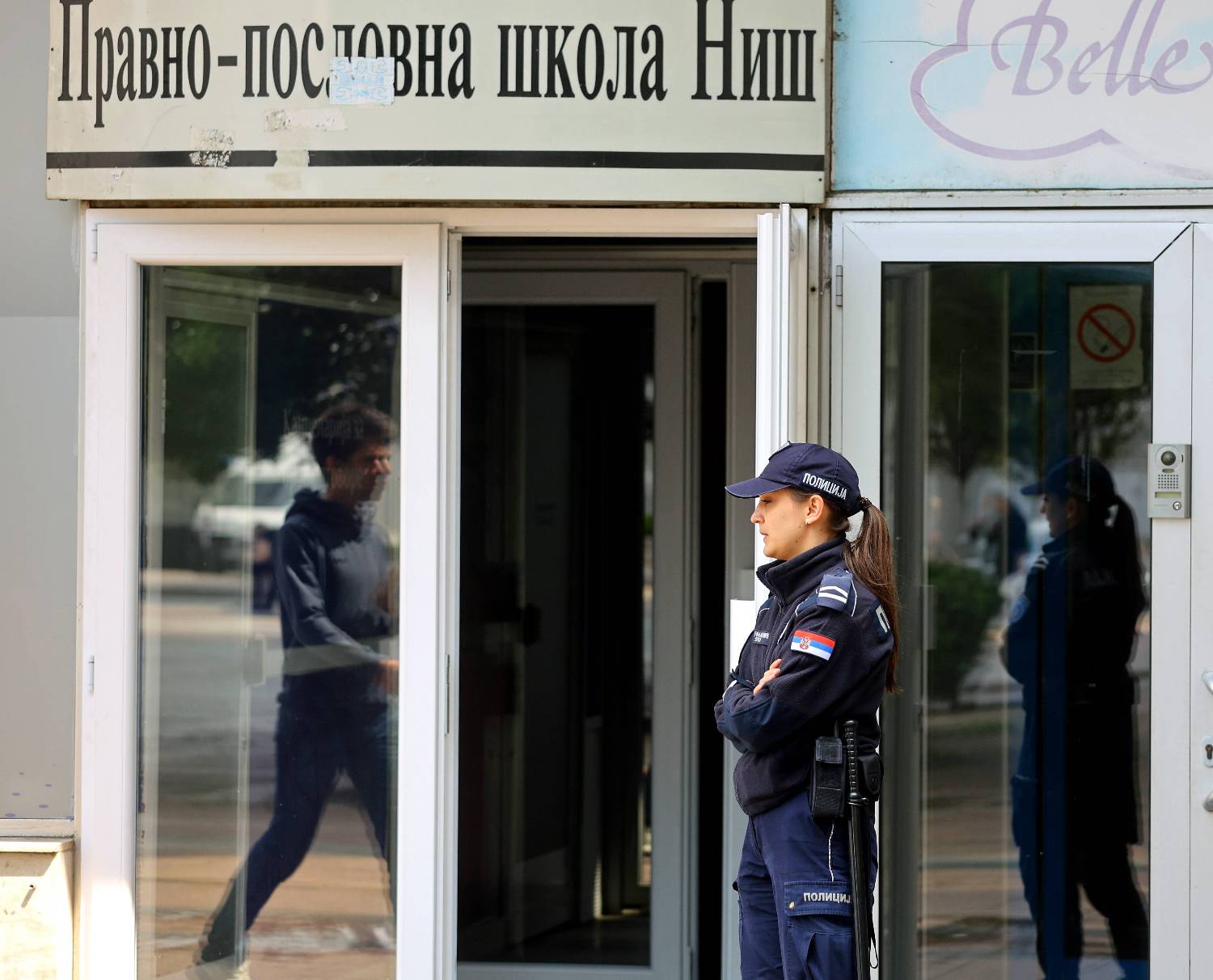 MUP: Policajci ostaju do kraja školske godine u svih 1.800 škola u Srbiji - Naslovi.net