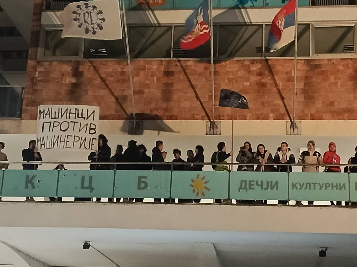 Blokirani RTS i RTV, studenti najavili da će dežurati po smenama (UŽIVO) - Naslovi.net