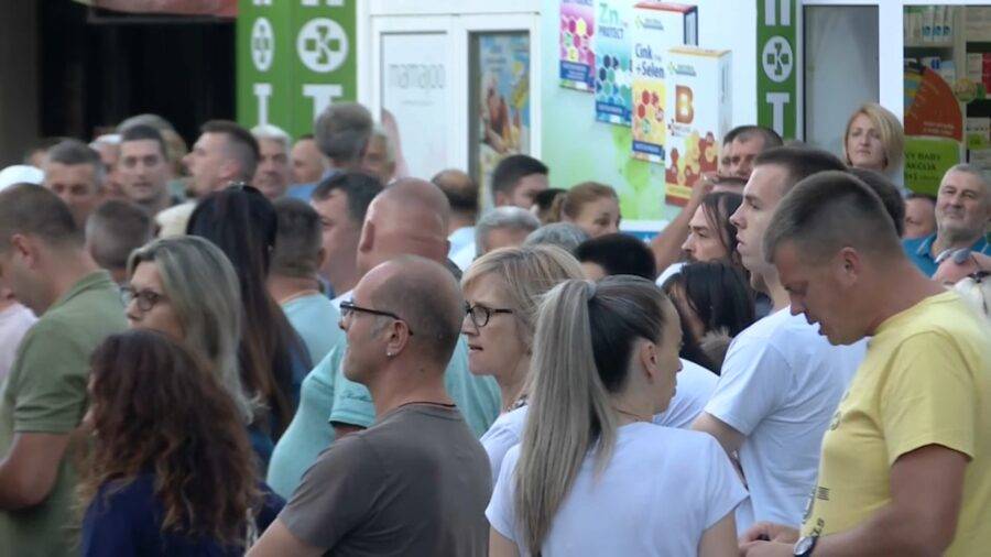 „Rio Tinto, nećeš kopati“, „Rio Tinto, marš iz Srbije“: Protesti u ...