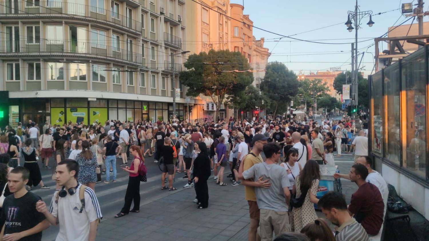 Građani i studenti blokirali raskrsnicu kod SKC-a - Naslovi.net