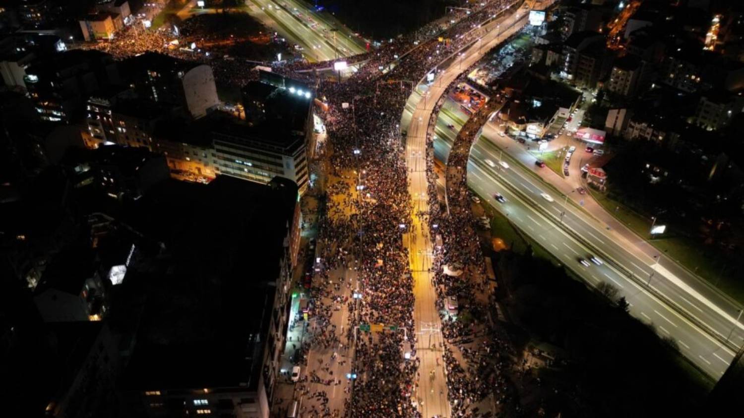 Studenti u 24-časovnoj blokadi: Upalili telefone, Autokomanda sija ...